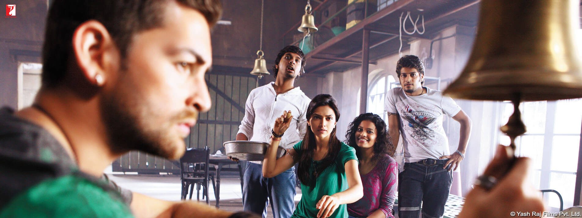 Lafangey Parindey Movie - Video Songs, Movie Trailer, Cast & Crew ...