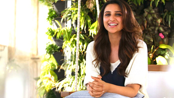 Meri Pyaari Bindu Movie - Video Songs, Movie Trailer, Cast & Crew ...